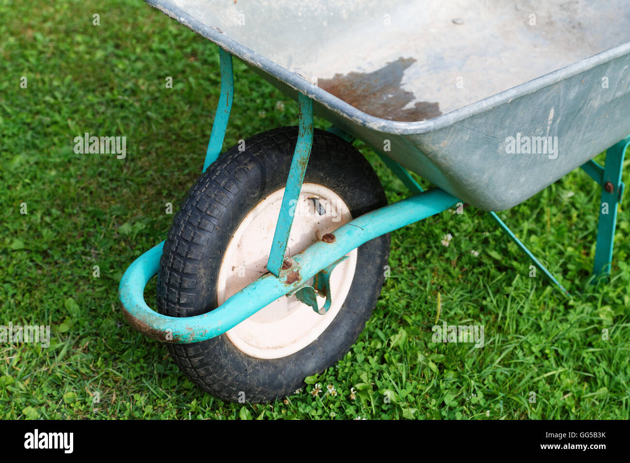 Garden cart hi-res stock photography and images - Alamy