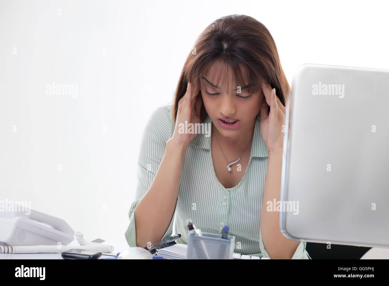 Young businesswoman with severe headache at workplace Stock Photo - Alamy