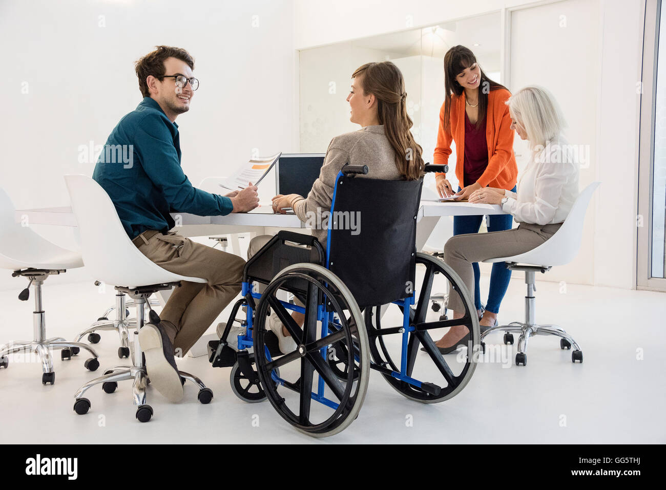 Four business people hi-res stock photography and images - Alamy