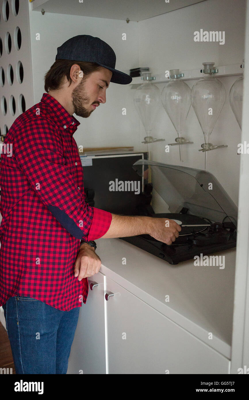 Man playing record player hi-res stock photography and images - Alamy