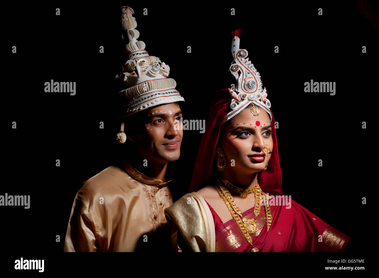 Bengali bride and groom with a topor Stock Photo - Alamy