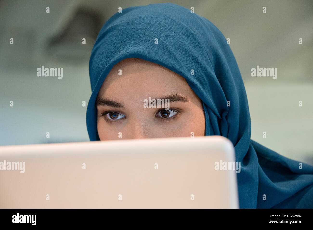 Laptop arab hi-res stock photography and images - Alamy