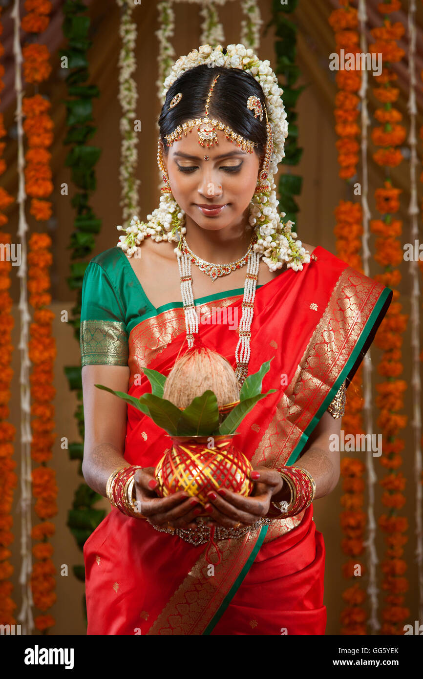 Kalash culture hi-res stock photography and images - Alamy