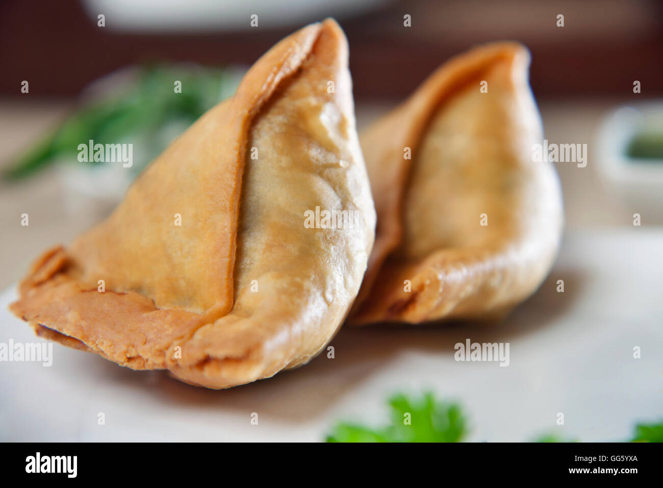 Samosa in plate hi-res stock photography and images - Alamy