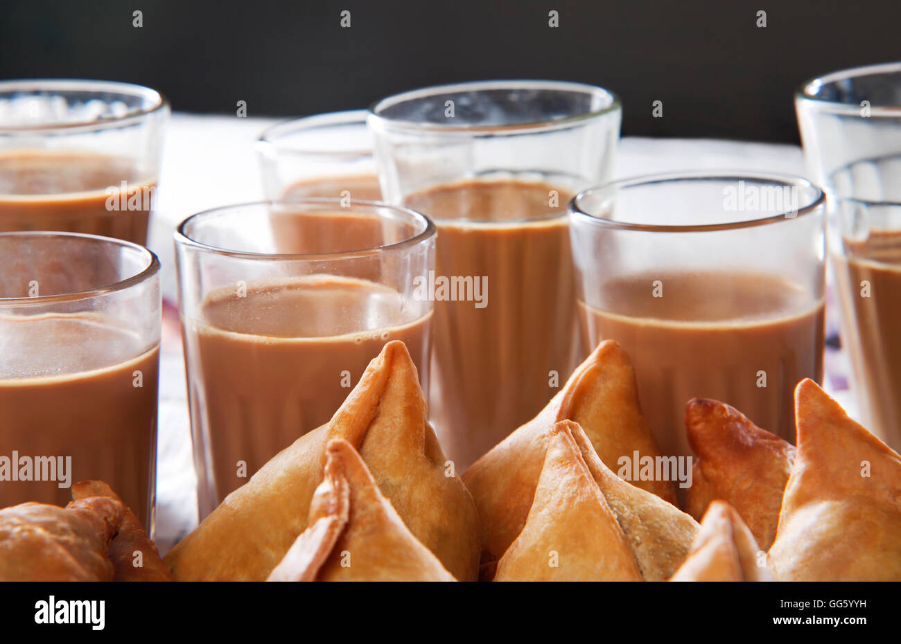 Chai with samosa hi-res stock photography and images - Alamy