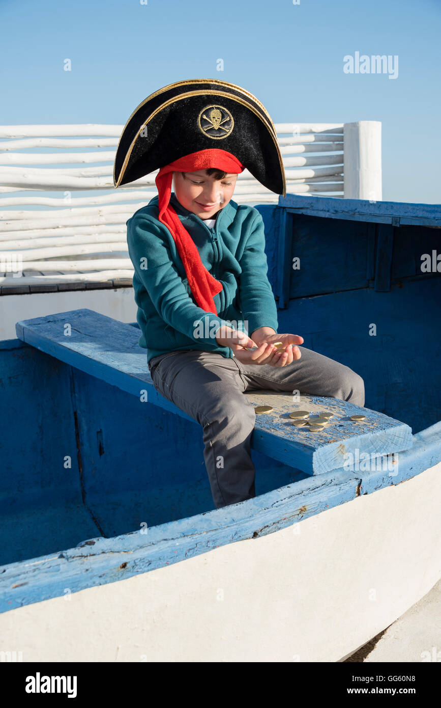 Child pirate costume hi-res stock photography and images - Alamy
