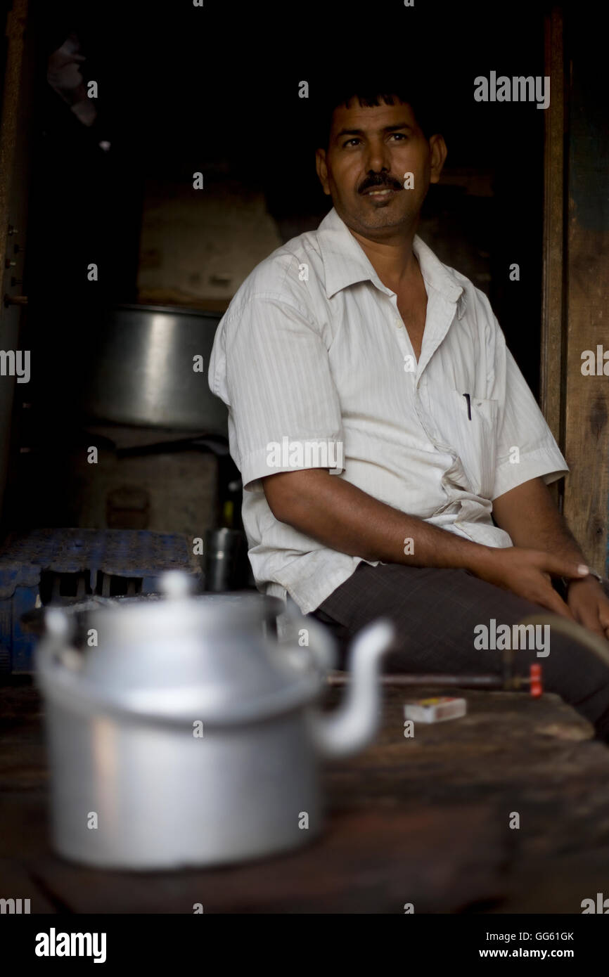 Tea stall owner Stock Photo - Alamy