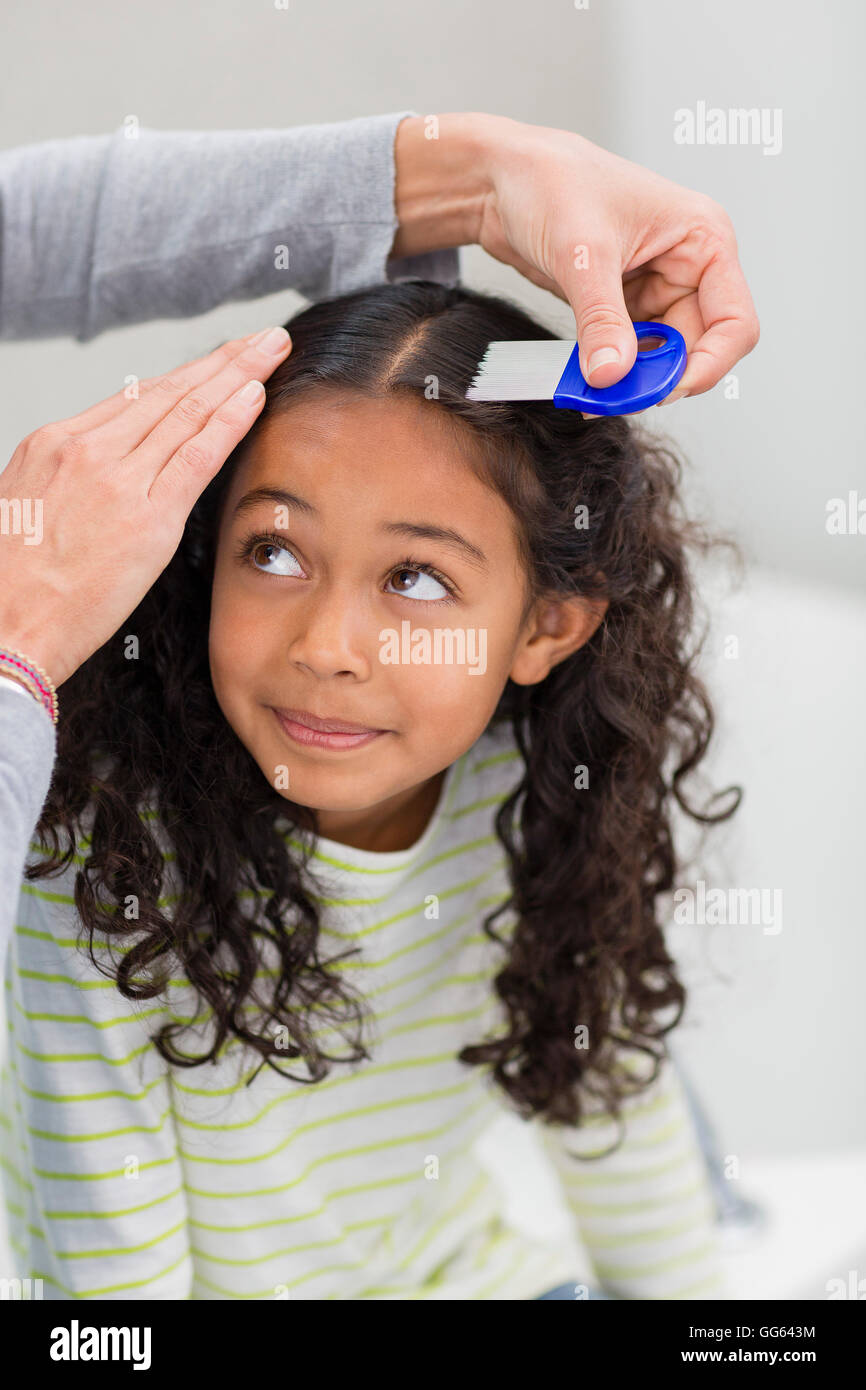 Mother using lice comb on daughter's hair Stock Photo - Alamy