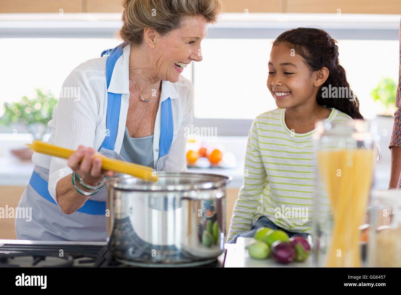Pan close up happy family hi-res stock photography and images - Alamy