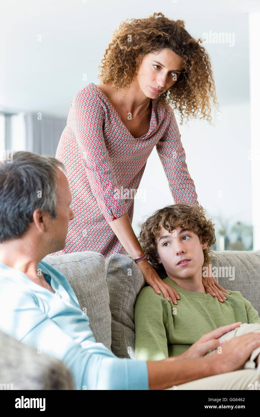 Father son talking serious hi-res stock photography and images - Alamy