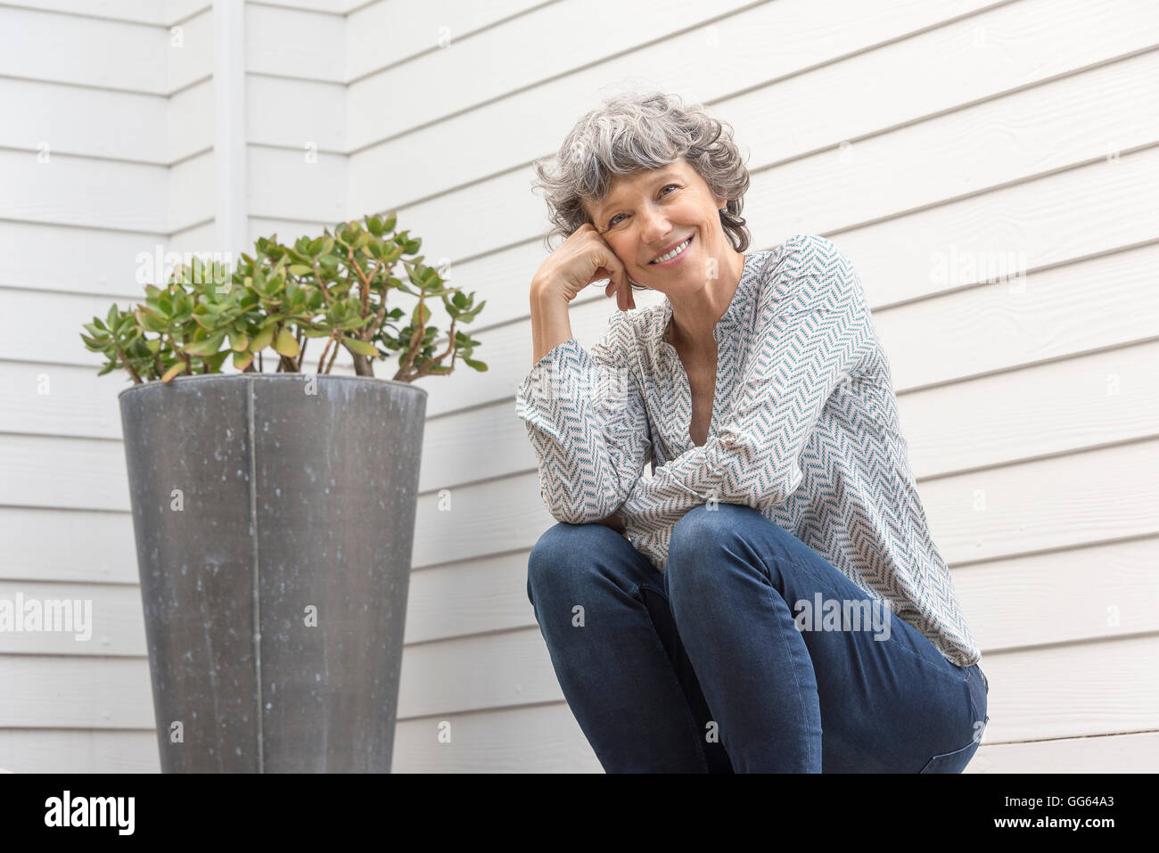 Woman house plant hi-res stock photography and images - Alamy