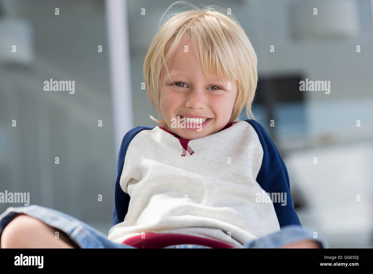 Portrait of a happy little boy smiling Stock Photo - Alamy