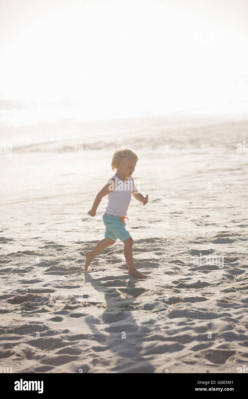 Side profile boy hi-res stock photography and images - Alamy