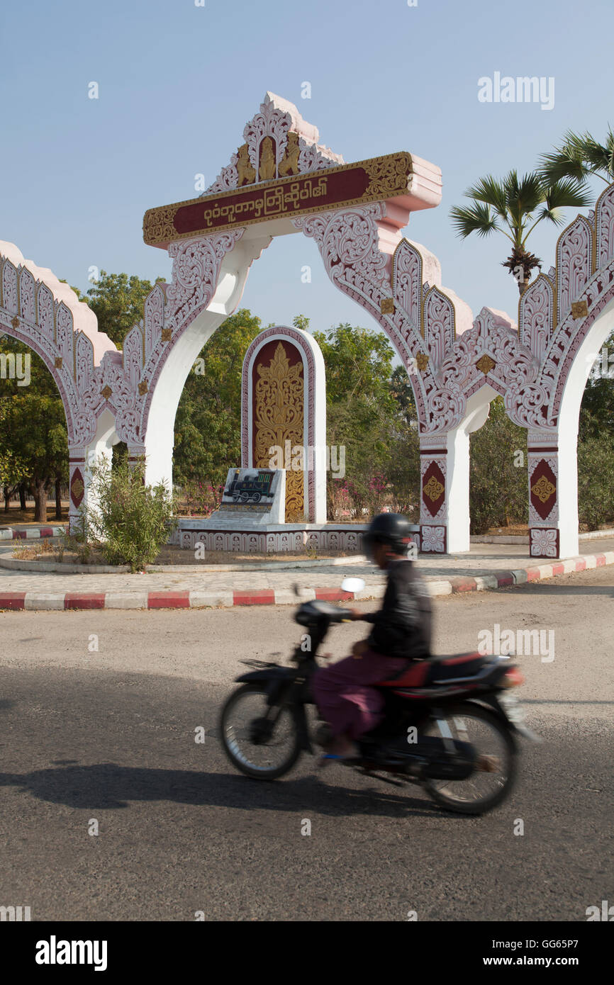 Bagan train station hi-res stock photography and images - Alamy