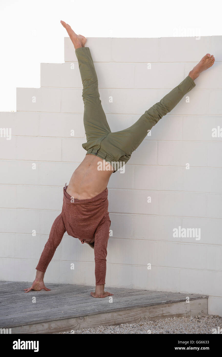 Cartwheel hi-res stock photography and images - Alamy