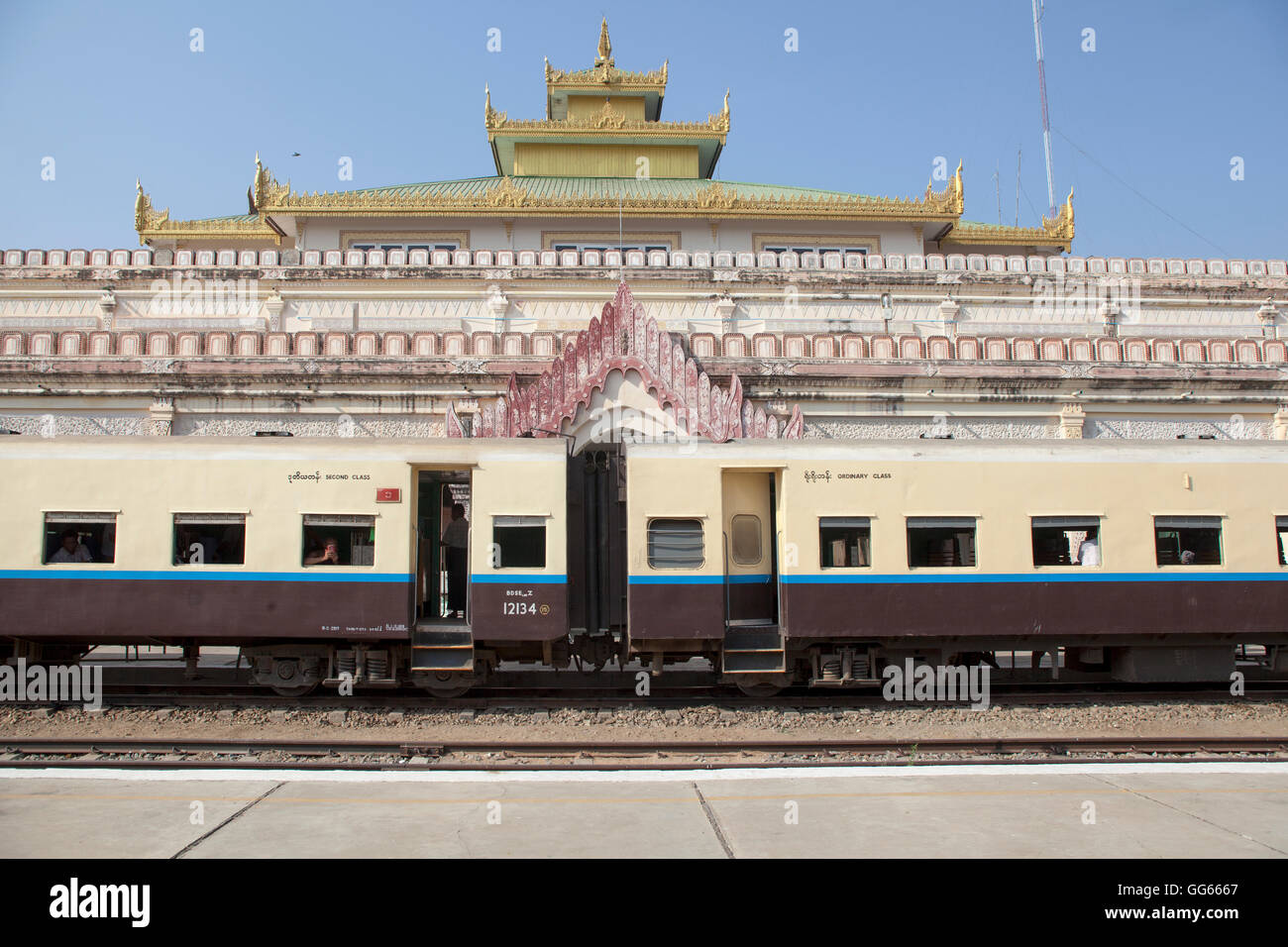 Bagan railway station myanmar hi-res stock photography and images - Alamy