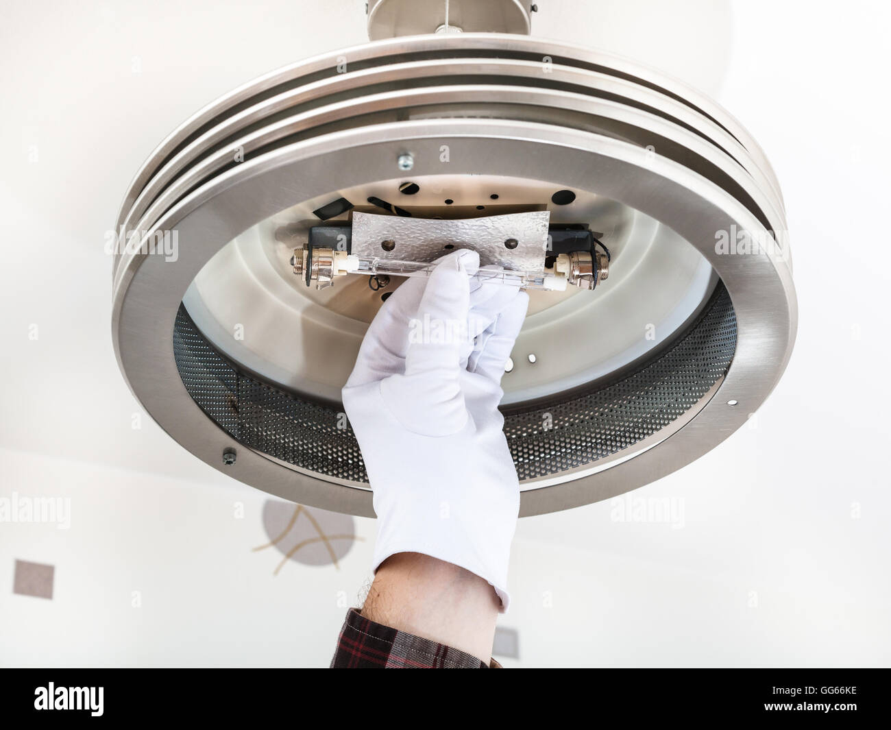 Halogen light ceiling hi-res stock photography and images - Alamy