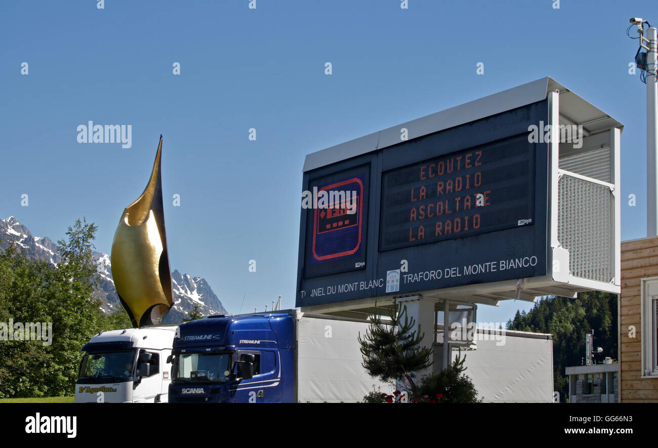 Tunnel entrance road signs hi-res stock photography and images - Alamy