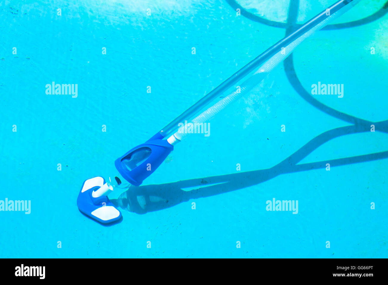 Cleaning swimming pool hi-res stock photography and images - Alamy