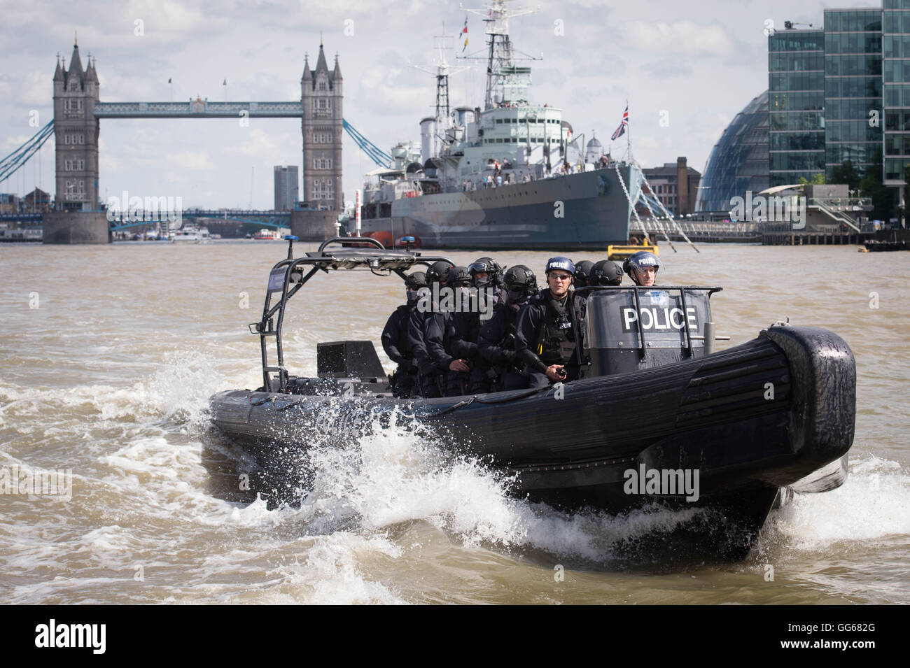 Armed Metropolitan Police counter terrorism officers take part in an ...