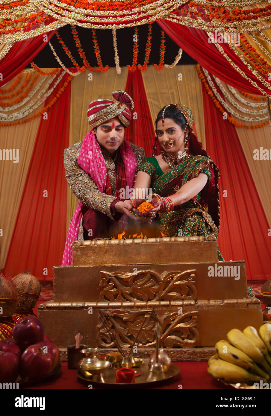 Gujarati wedding hi-res stock photography and images - Alamy