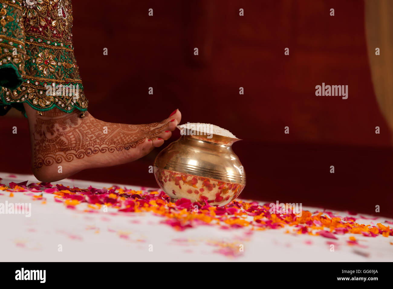 Close-up of woman's leg and vase filled with rice Stock Photo - Alamy