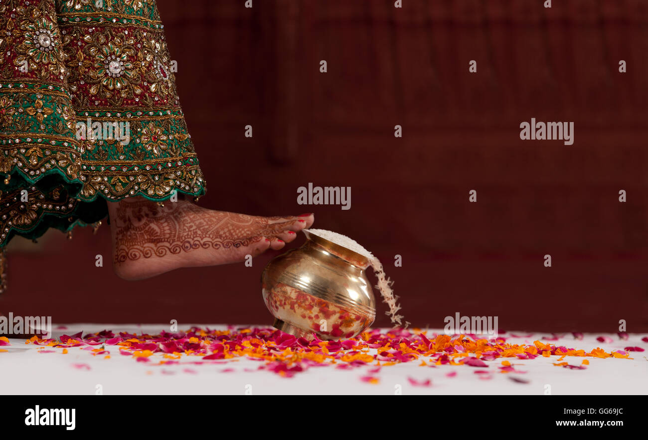Bride's leg hi-res stock photography and images - Alamy