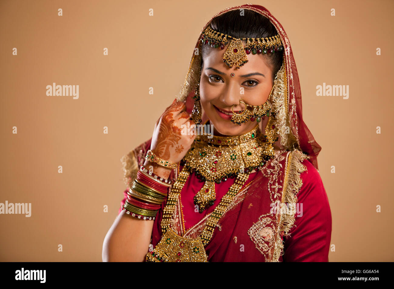 Portrait of a Gujarati bride Stock Photo - Alamy