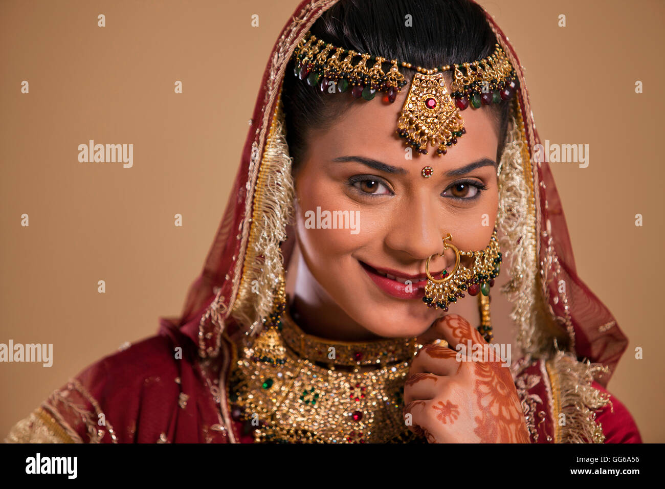 Portrait of a Gujarati bride Stock Photo - Alamy