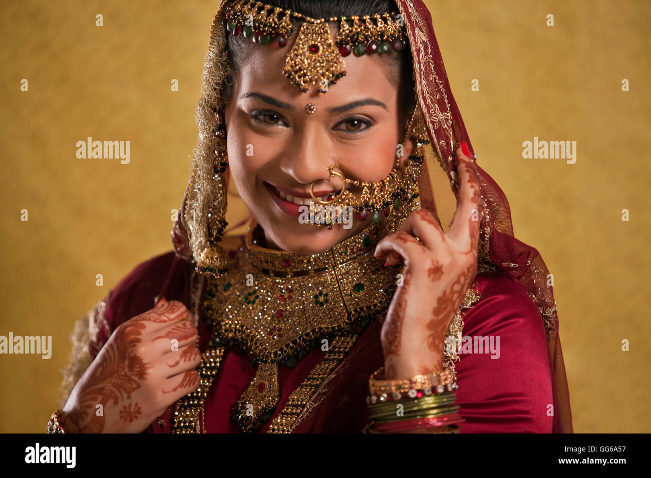 Portrait gujarati bride hi-res stock photography and images - Alamy