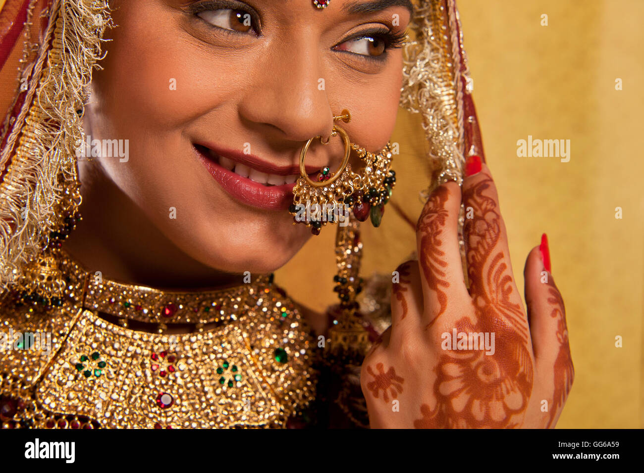 Portrait gujarati bride hi-res stock photography and images - Alamy
