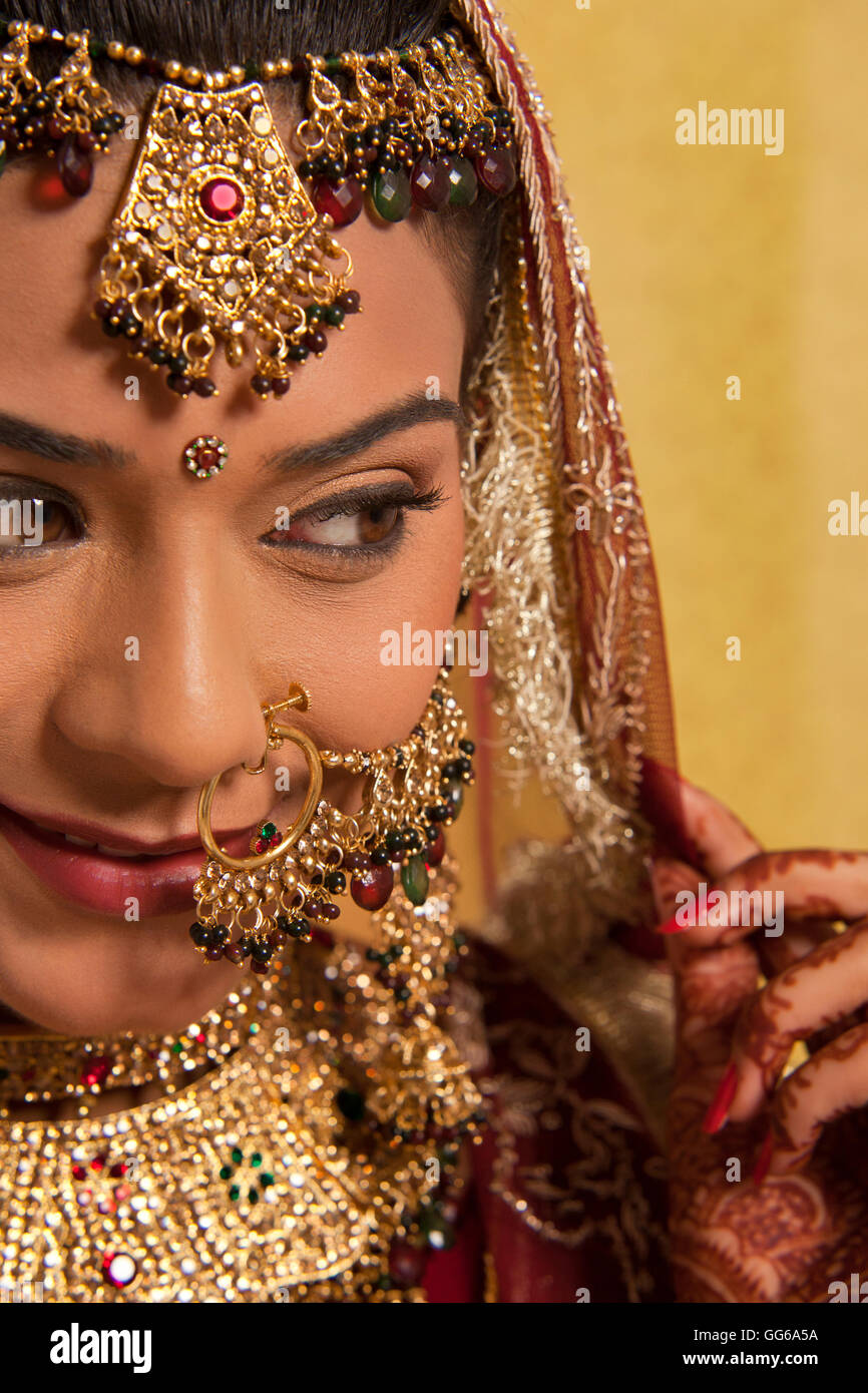 Gujarati bride hi-res stock photography and images - Alamy