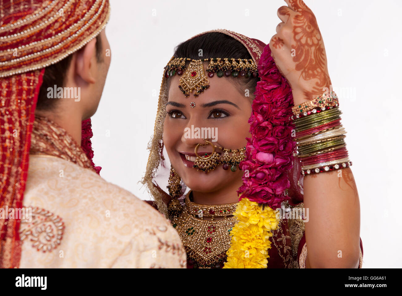 Gujarati bride hi-res stock photography and images - Alamy