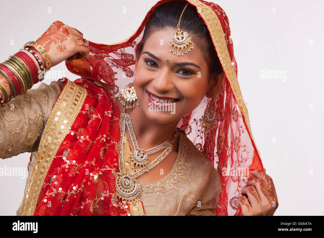 Portrait gujarati bride hi-res stock photography and images - Alamy