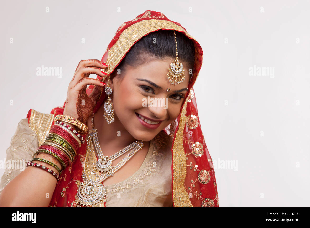 Portrait of a Gujarati bride Stock Photo - Alamy
