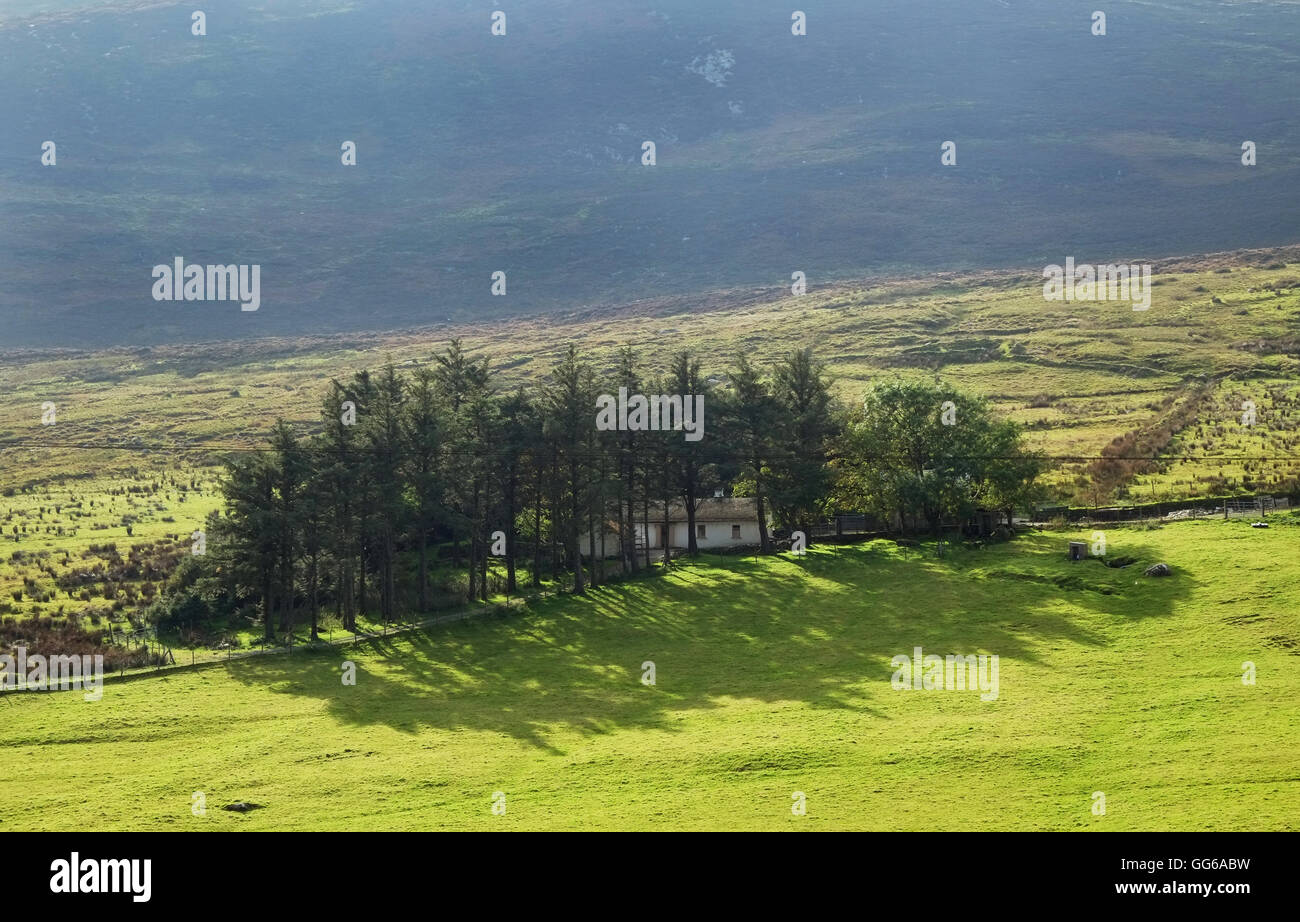 Irish hillside cottage hi-res stock photography and images - Alamy