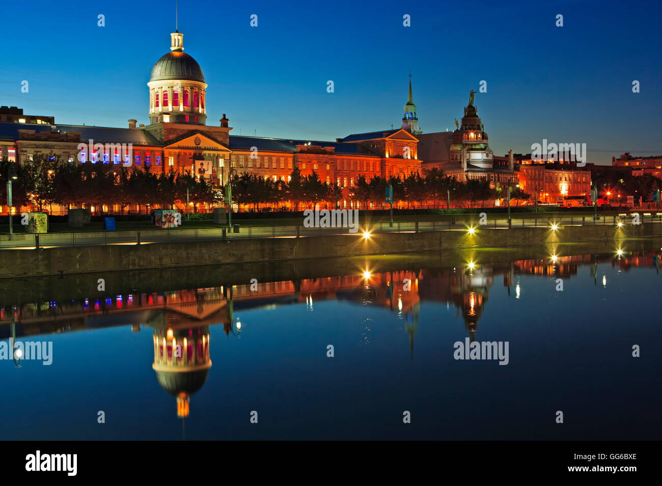 Marche Bonsecours and Notre-Dame-de-Bon-Secours Chapel, Montreal Stock ...