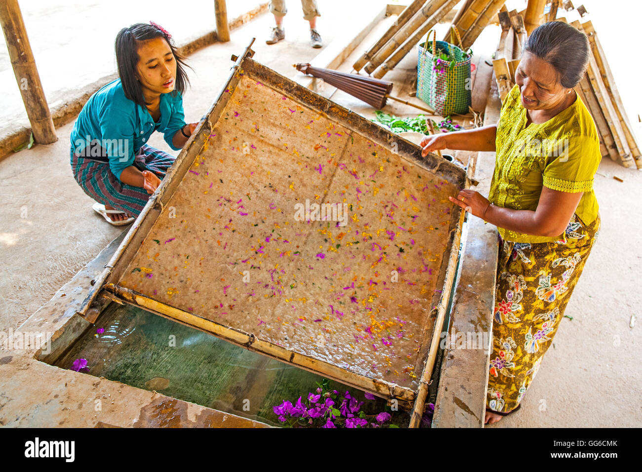 Paper manufactory hi-res stock photography and images - Alamy