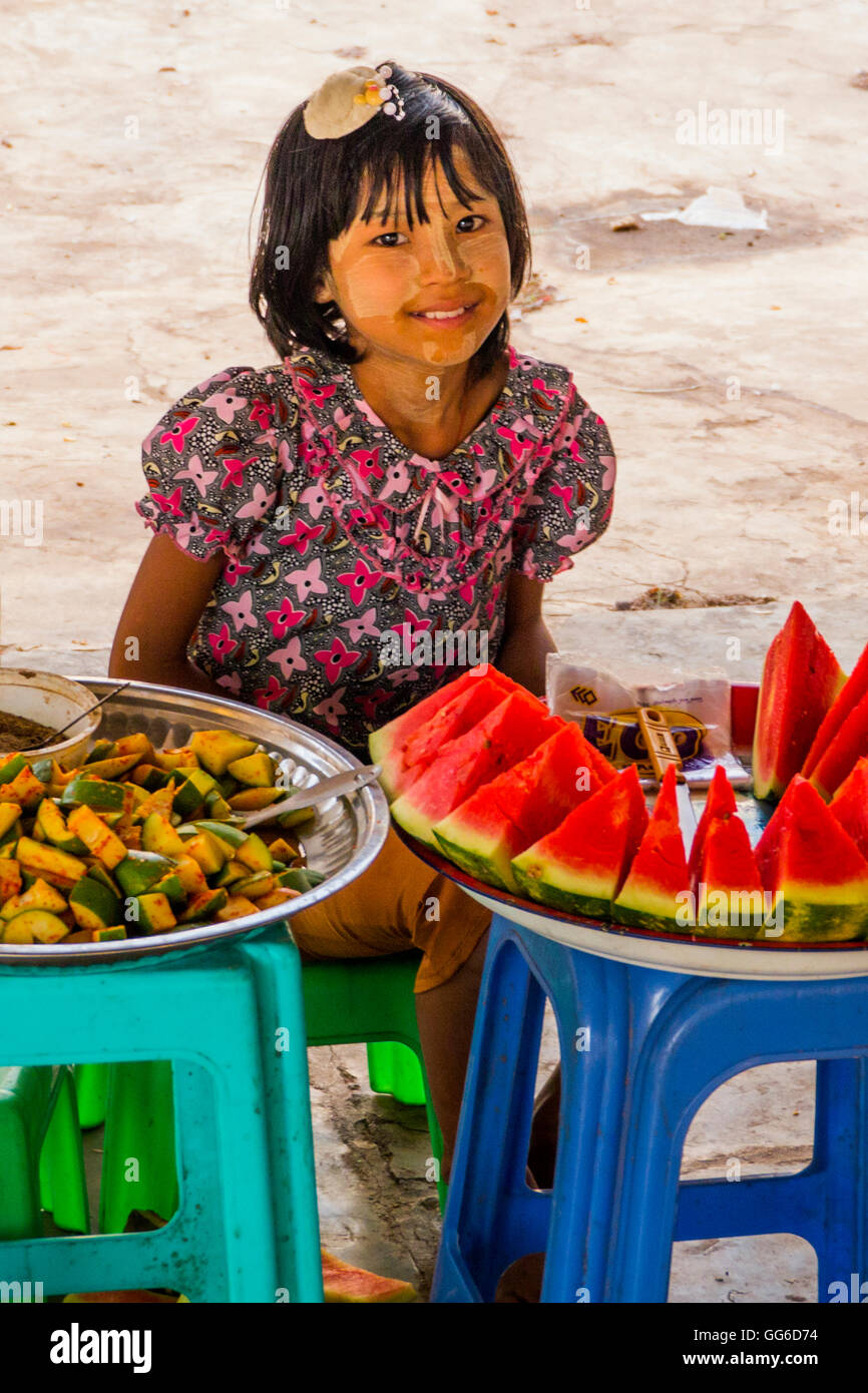 Myanmar fruit girl hi-res stock photography and images - Alamy