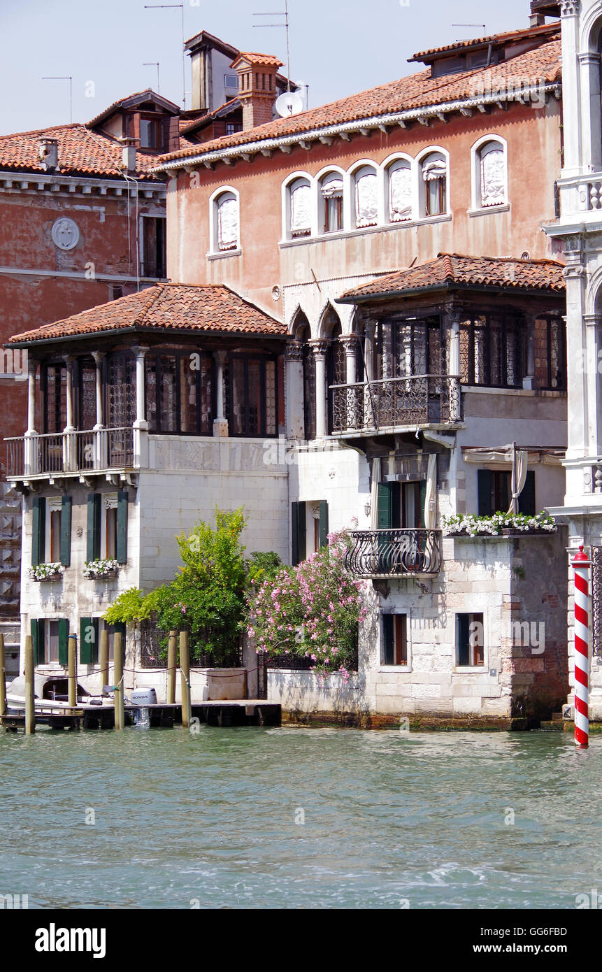 The small, but picturesque, 15th Century Gothic Pallazo Fallier Canossa ...