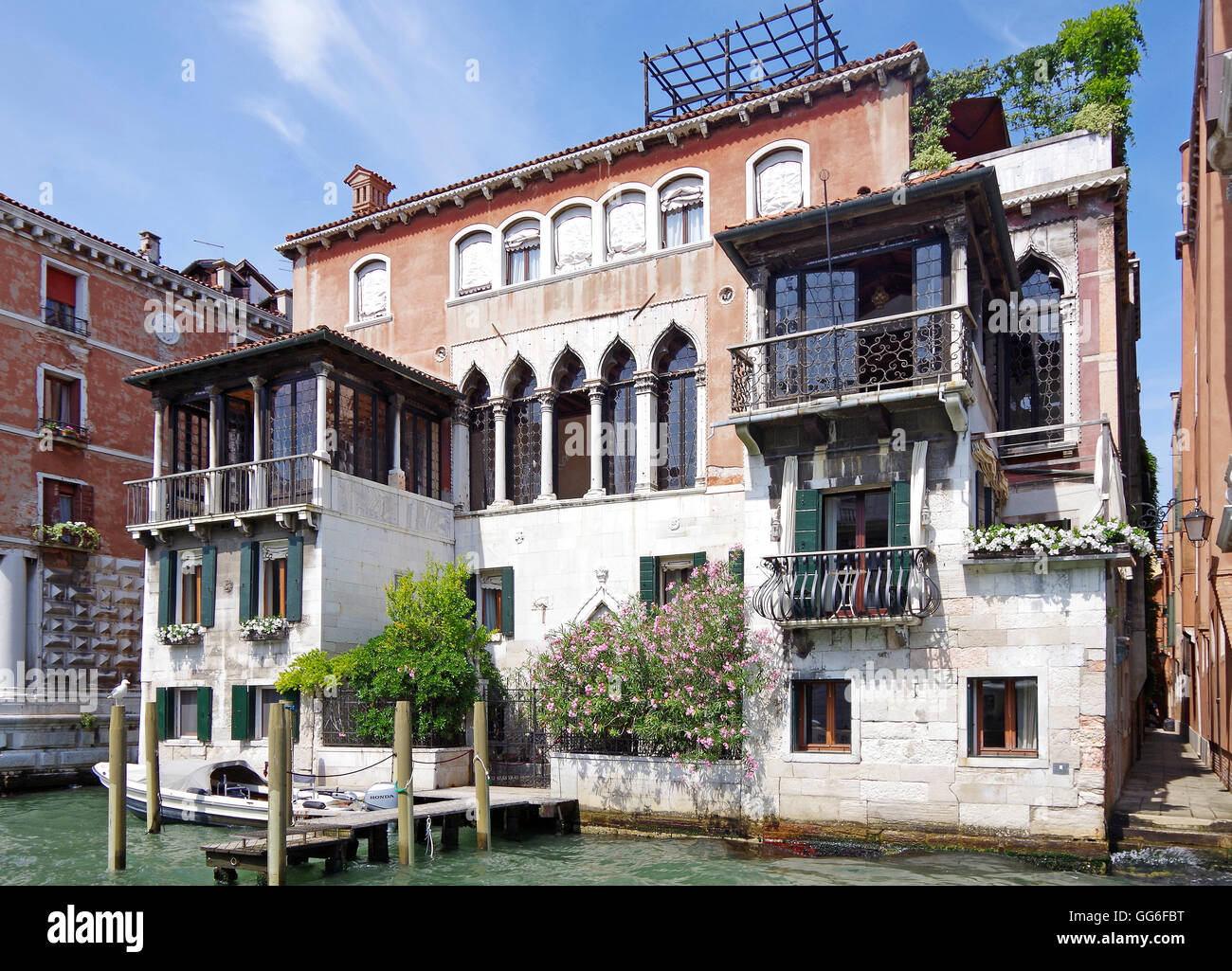 The small, but picturesque, 15th Century Gothic Pallazo Fallier Canossa ...