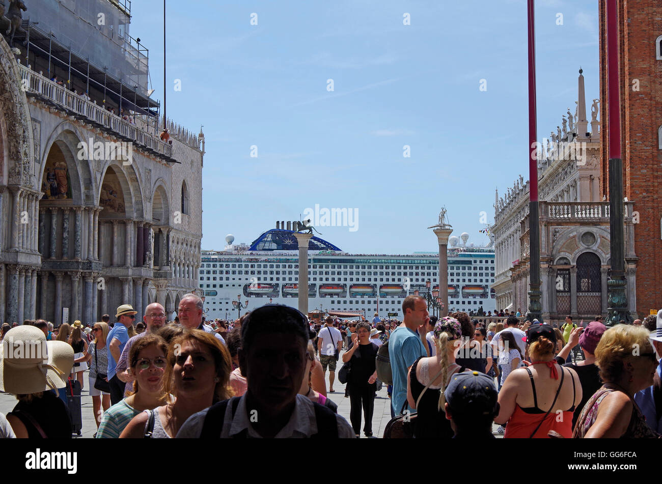 Mv lion hi-res stock photography and images - Alamy