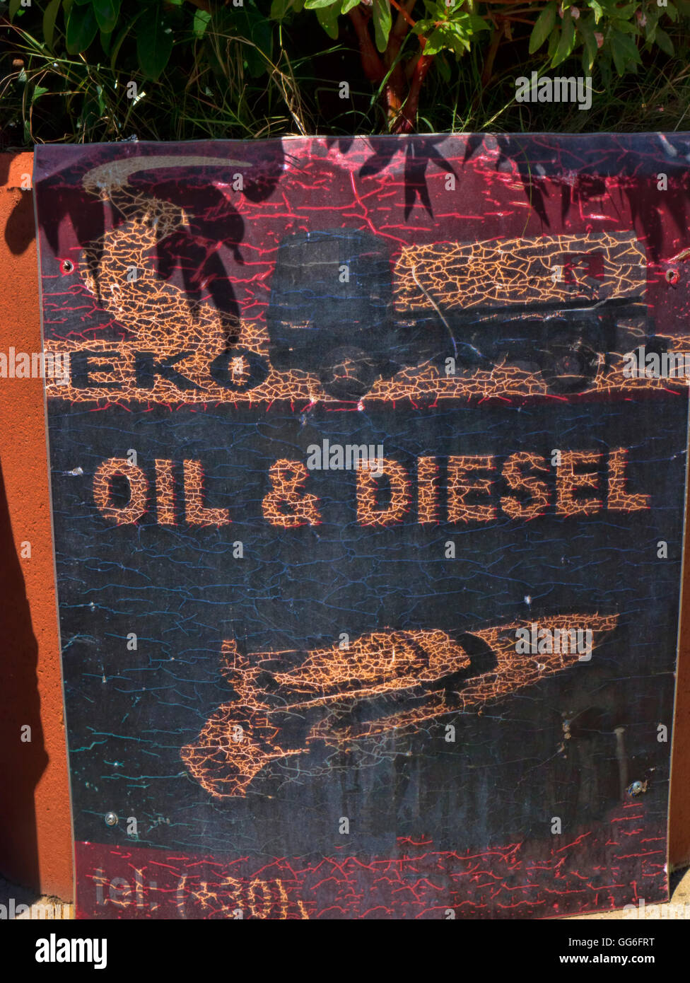 Vintage oil sign hi-res stock photography and images - Alamy