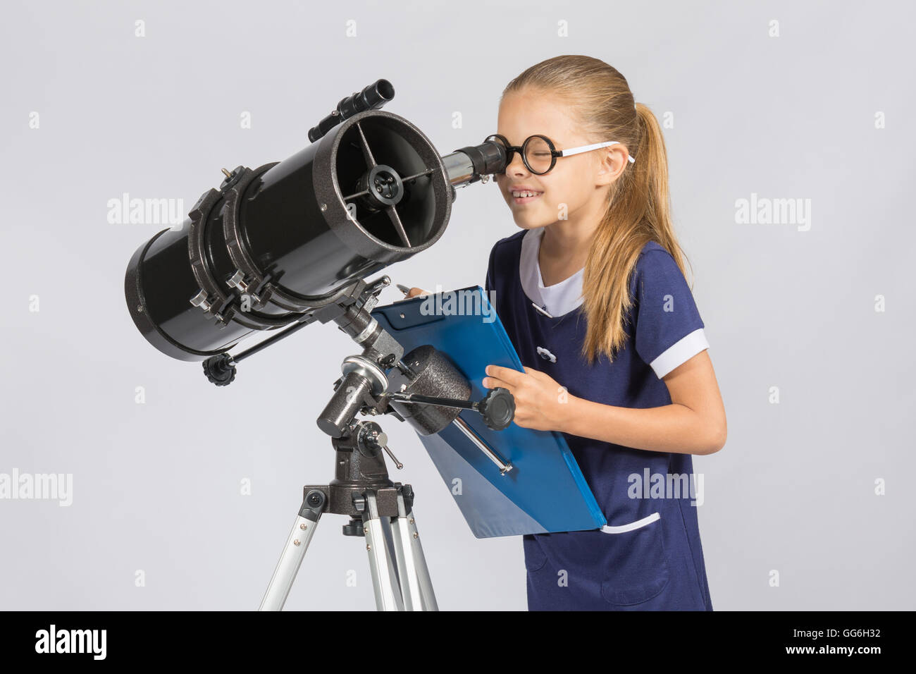 Young scientist telescope hi-res stock photography and images - Alamy