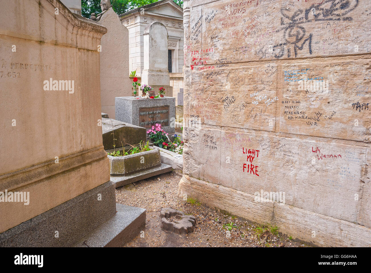 Grave of rock musician and poet Jim Morrison in the Pere Lachaise ...