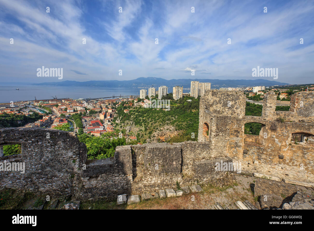 Tower castle in medieval hi-res stock photography and images - Alamy