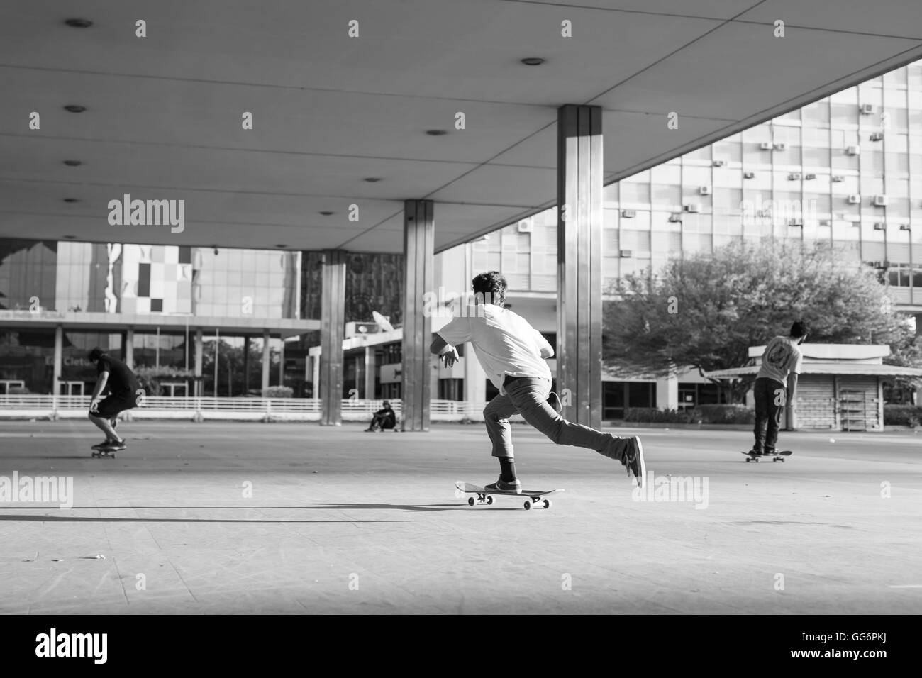 Urban skating hi-res stock photography and images - Alamy