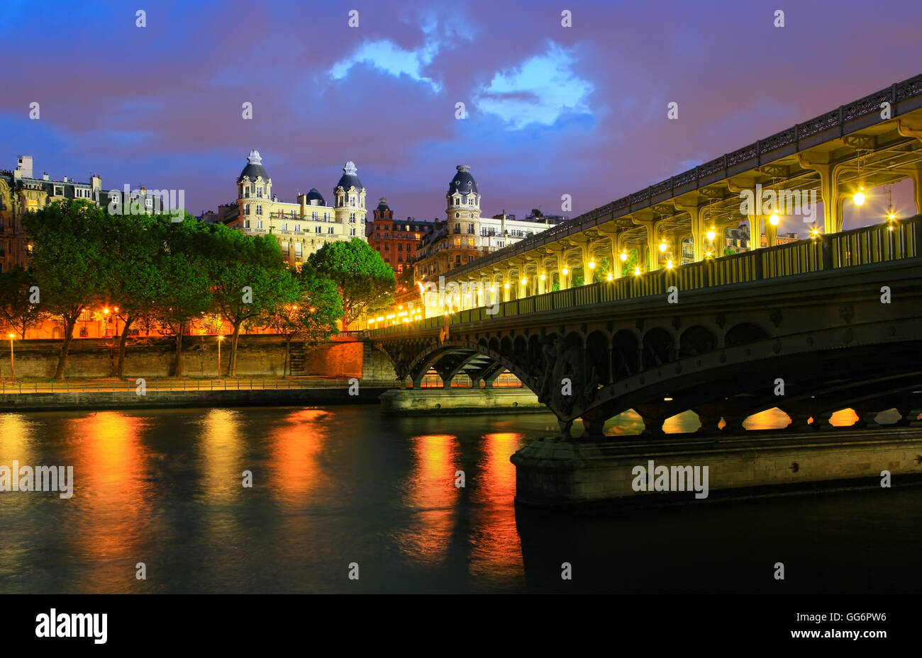 Paris night sky silhouette hi-res stock photography and images - Alamy