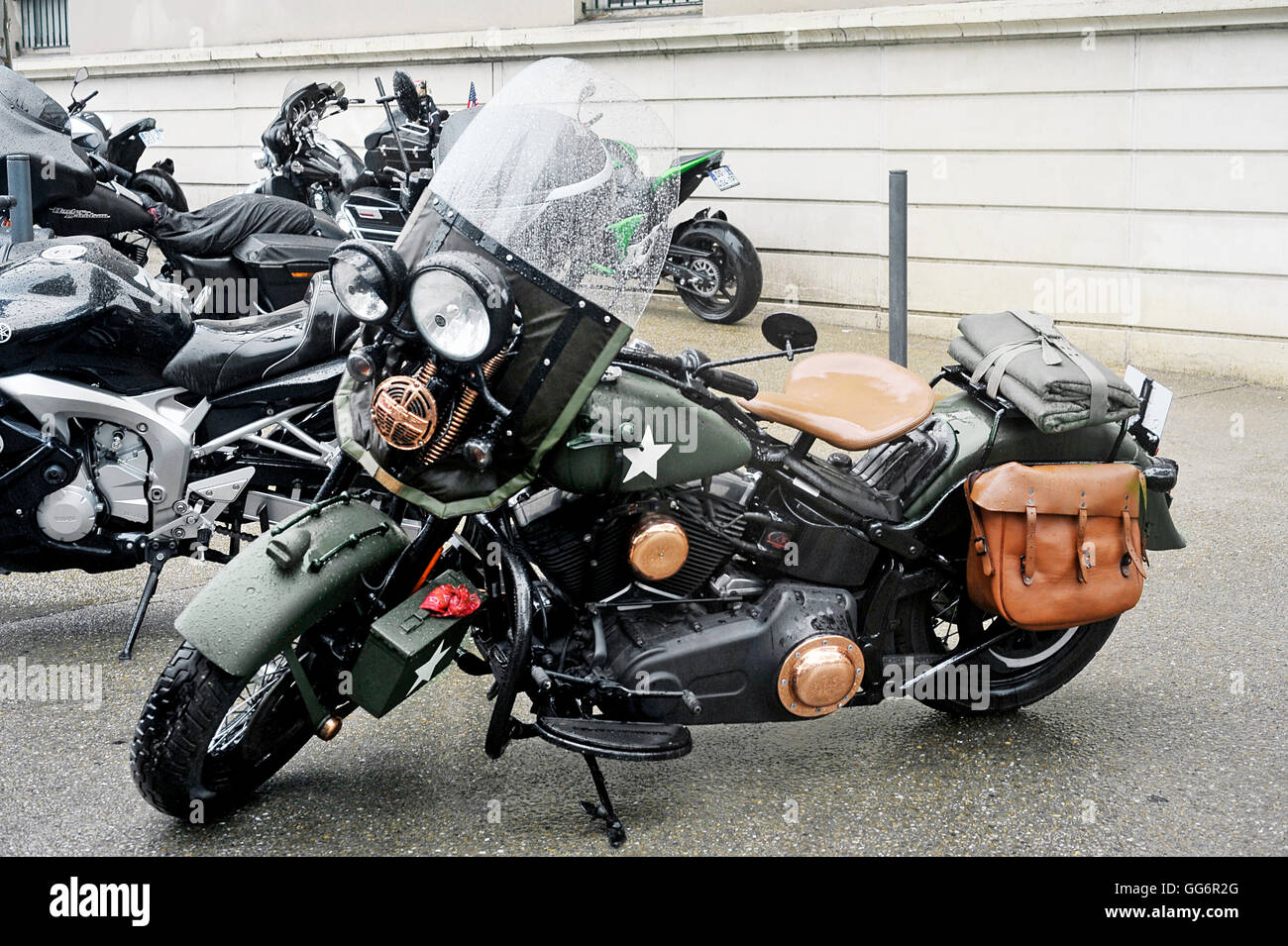 Vintage army motorcycle hi-res stock photography and images - Alamy