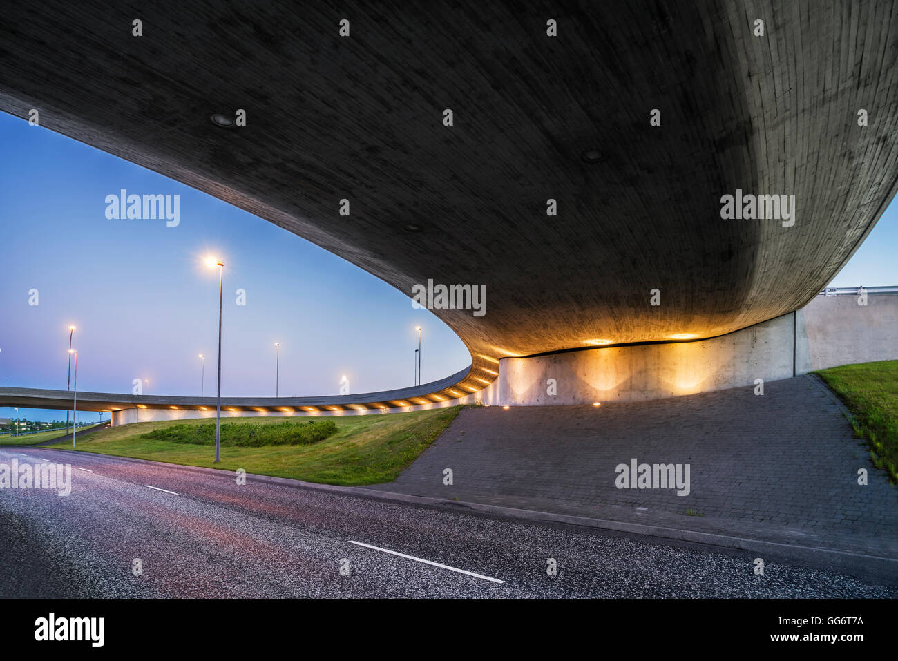 Bridge street lights hi-res stock photography and images - Alamy